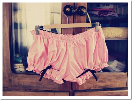 Sewtropolis: Idea file: Mini bloomers from Colette Patterns